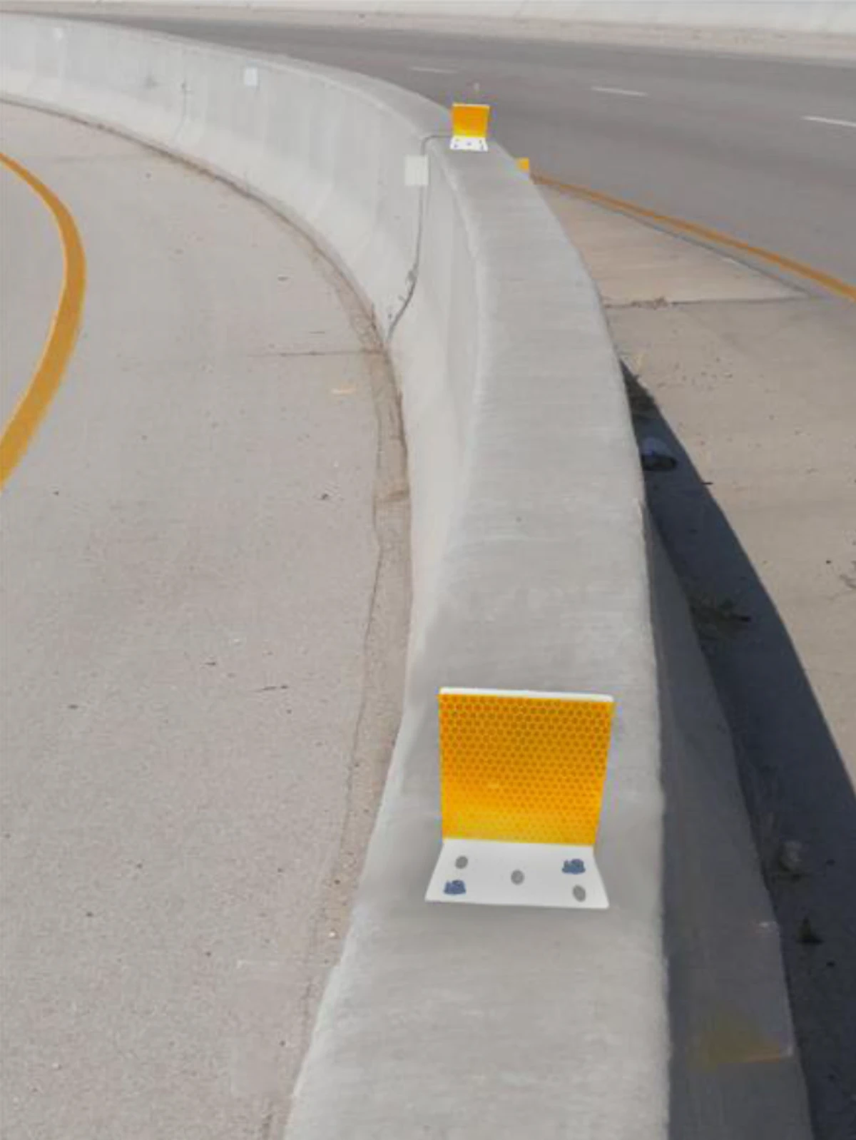 50 White Barrier Wall Reflectors w/ Yellow Reflective Sheeting | BG ...