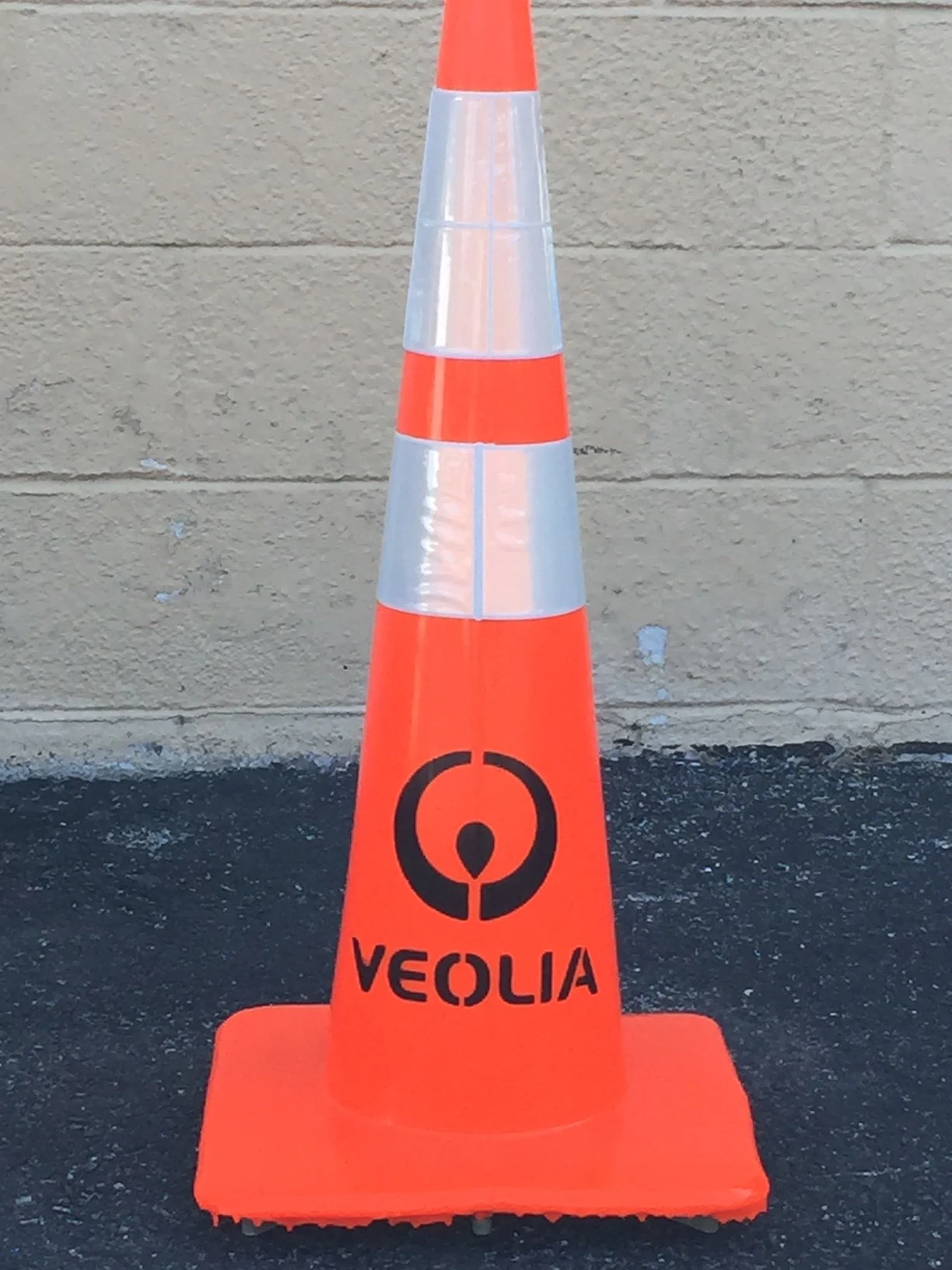 28 inch Orange SlimLine Light Weight Plastic Traffic Cones | C28LWRC64 ...