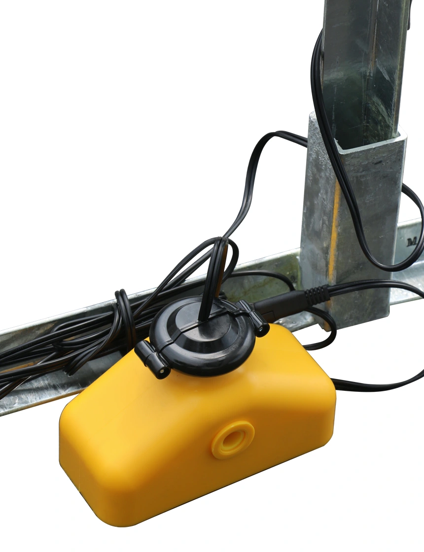 YELLOW Solar Assist Flasher w/ Bracket, Battery Case, D-Cells | SOLAR ...